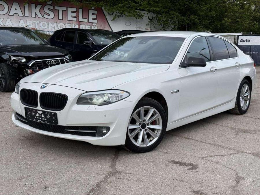 White BMW 520 2012 in Siauliai, with an engine capacity of 2.00 L and mileage of 341 thousand km for 7999 €, photo 3 on AUTOMOTO.COM.LV