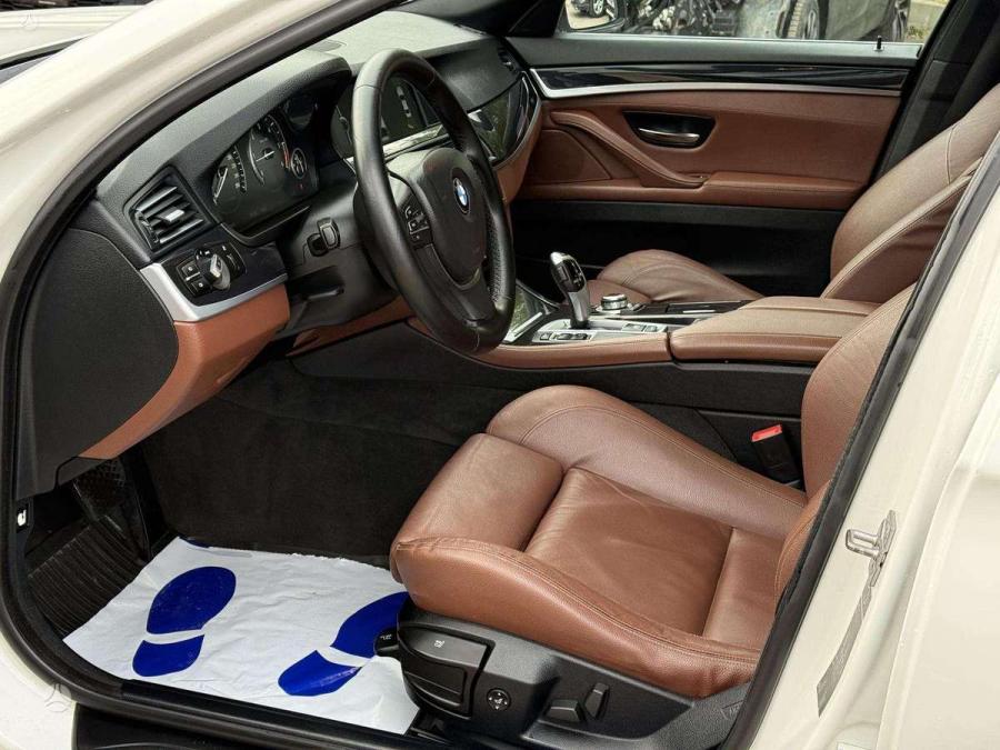 White BMW 520 2012 in Siauliai, with an engine capacity of 2.00 L and mileage of 341 thousand km for 7999 €, photo 14 on AUTOMOTO.COM.LV