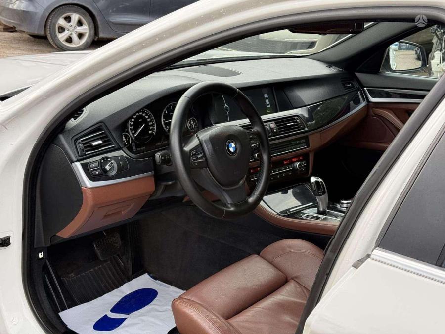 White BMW 520 2012 in Siauliai, with an engine capacity of 2.00 L and mileage of 341 thousand km for 7999 €, photo 15 on AUTOMOTO.COM.LV