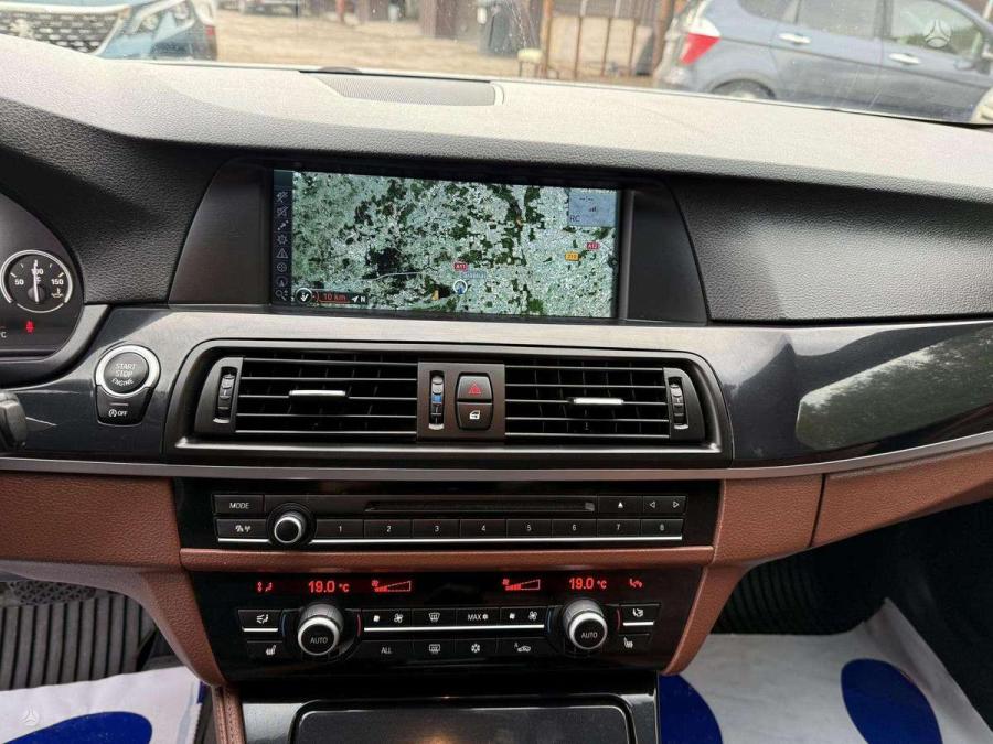 White BMW 520 2012 in Siauliai, with an engine capacity of 2.00 L and mileage of 341 thousand km for 7999 €, photo 17 on AUTOMOTO.COM.LV