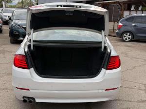 White BMW 520 2012 in Siauliai, with an engine capacity of 2.00 L and mileage of 341 thousand km for 7999 €, photo 21 on AUTOMOTO.COM.LV