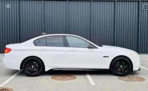 White BMW 520 2012 in Kaunas, with an engine capacity of 2.00 L and mileage of 257 thousand km for 13800 €, photo 10 on AUTOMOTO.COM.LV
