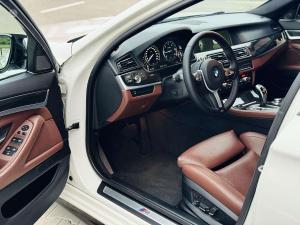 White BMW 520 2012 in Kaunas, with an engine capacity of 2.00 L and mileage of 257 thousand km for 13800 €, photo 13 on AUTOMOTO.COM.LV