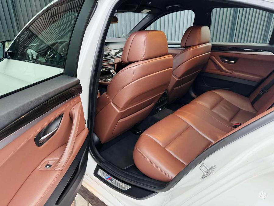 White BMW 520 2012 in Kaunas, with an engine capacity of 2.00 L and mileage of 257 thousand km for 13800 €, photo 15 on AUTOMOTO.COM.LV