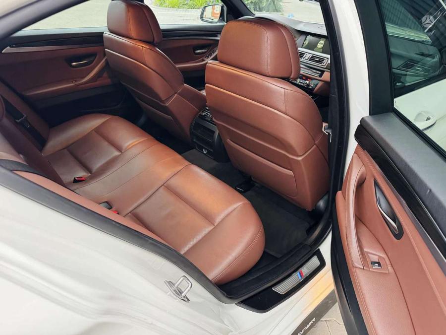 White BMW 520 2012 in Kaunas, with an engine capacity of 2.00 L and mileage of 257 thousand km for 13800 €, photo 16 on AUTOMOTO.COM.LV
