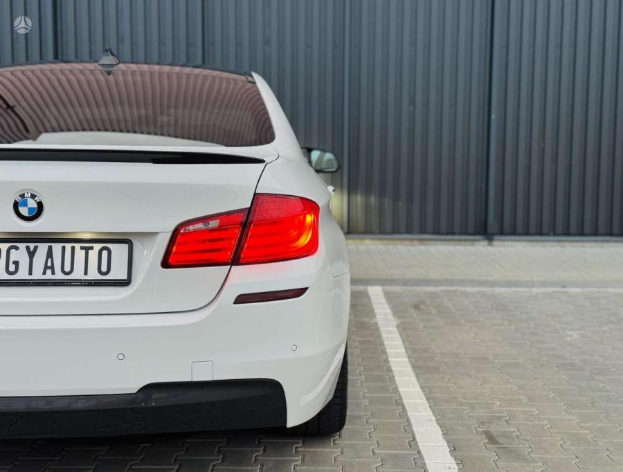 White BMW 520 2012 in Kaunas, with an engine capacity of 2.00 L and mileage of 257 thousand km for 13800 €, photo 41 on AUTOMOTO.COM.LV