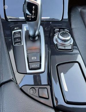 White BMW 520 2012 in Vilnius, with an engine capacity of 2.00 L and mileage of 220 thousand km for 7999 €, photo 14 on AUTOMOTO.COM.LV