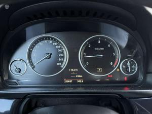 White BMW 520 2012 in Vilnius, with an engine capacity of 2.00 L and mileage of 220 thousand km for 7999 €, photo 17 on AUTOMOTO.COM.LV