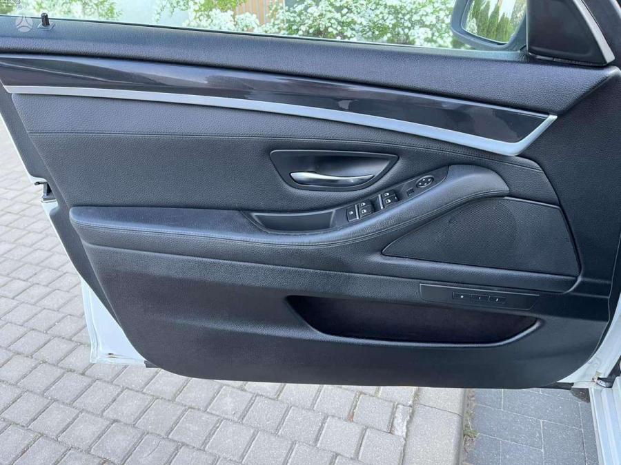 White BMW 520 2012 in Vilnius, with an engine capacity of 2.00 L and mileage of 220 thousand km for 7999 €, photo 19 on AUTOMOTO.COM.LV