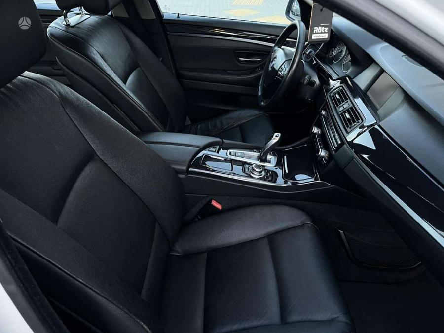 White BMW 520 2012 in Vilnius, with an engine capacity of 2.00 L and mileage of 220 thousand km for 7999 €, photo 22 on AUTOMOTO.COM.LV