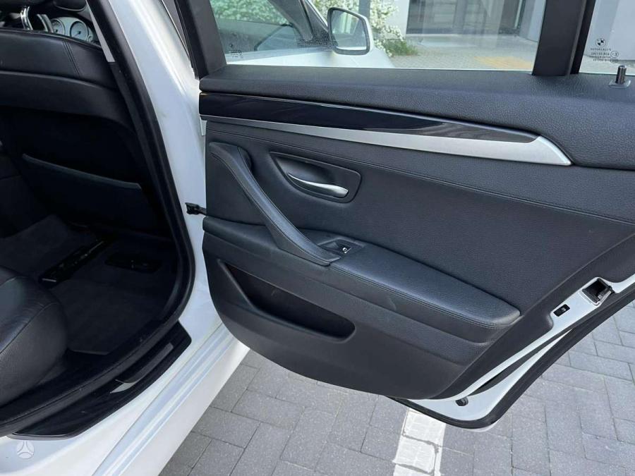 White BMW 520 2012 in Vilnius, with an engine capacity of 2.00 L and mileage of 220 thousand km for 7999 €, photo 24 on AUTOMOTO.COM.LV