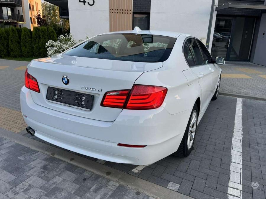 White BMW 520 2012 in Vilnius, with an engine capacity of 2.00 L and mileage of 220 thousand km for 7999 €, photo 25 on AUTOMOTO.COM.LV