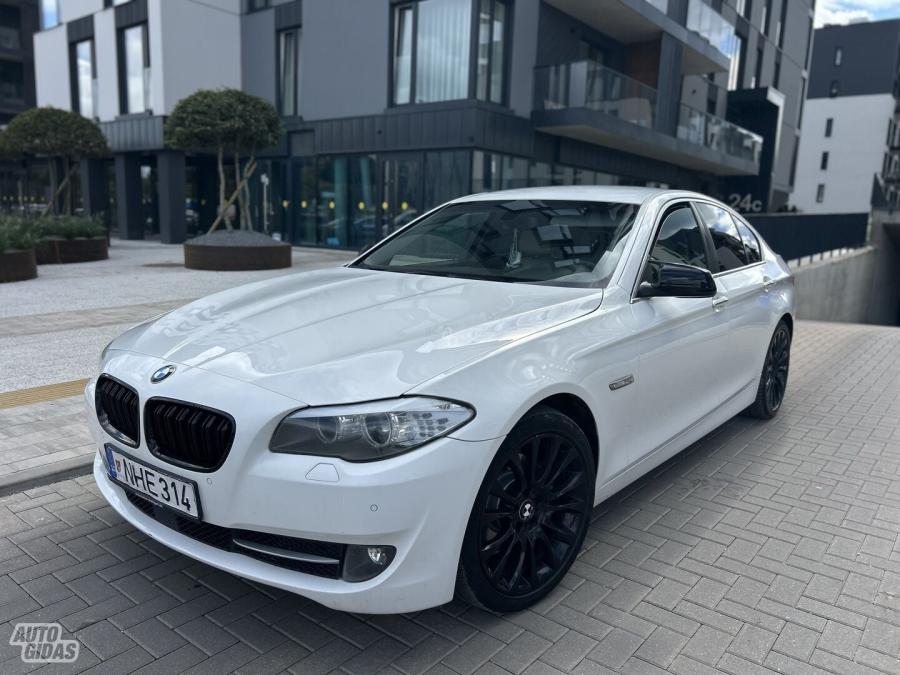 White BMW 520 2012 in Kaunas, with an engine capacity of 2.00 L and mileage of 345 thousand km for 8999 €, photo 5 on AUTOMOTO.COM.LV