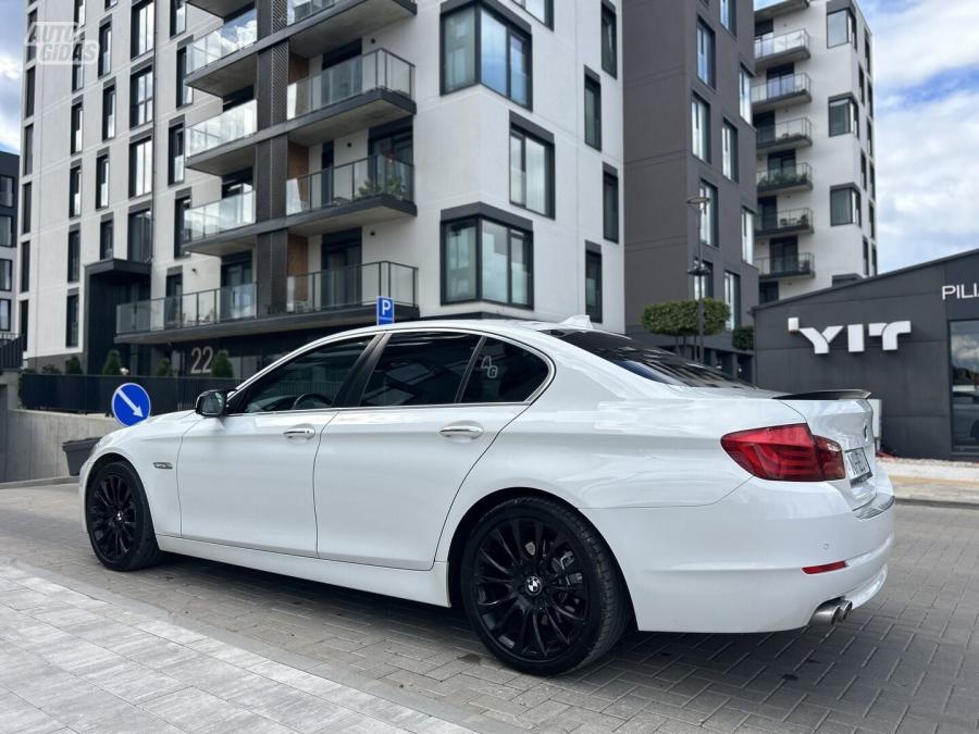 White BMW 520 2012 in Kaunas, with an engine capacity of 2.00 L and mileage of 345 thousand km for 8999 €, photo 6 on AUTOMOTO.COM.LV