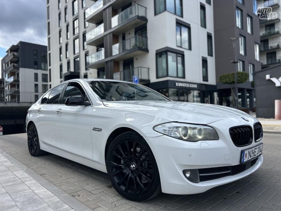 White BMW 520 2012 in Kaunas, with an engine capacity of 2.00 L and mileage of 345 thousand km for 8999 €, photo 7 on AUTOMOTO.COM.LV