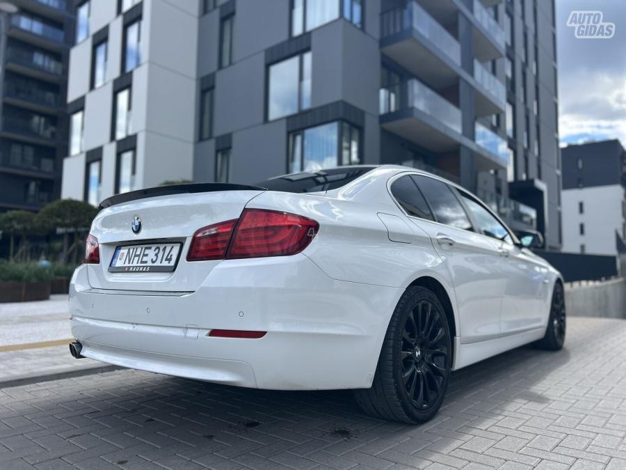 White BMW 520 2012 in Kaunas, with an engine capacity of 2.00 L and mileage of 345 thousand km for 8999 €, photo 9 on AUTOMOTO.COM.LV