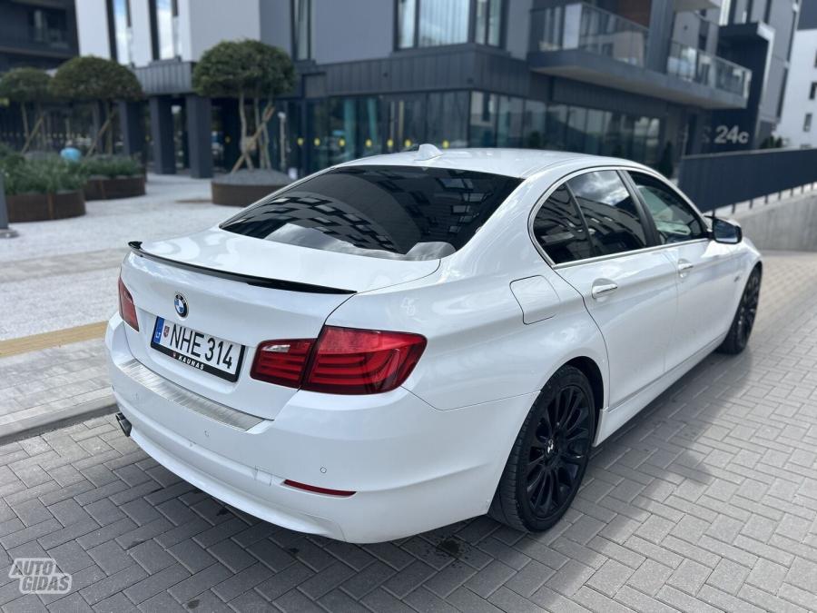 White BMW 520 2012 in Kaunas, with an engine capacity of 2.00 L and mileage of 345 thousand km for 8999 €, photo 15 on AUTOMOTO.COM.LV