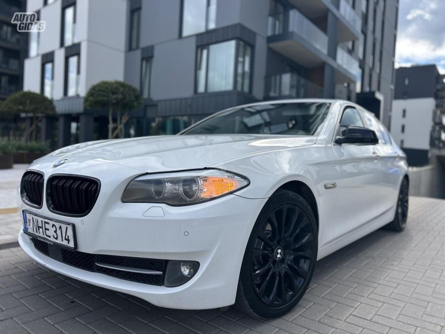 White BMW 520 2012 in Kaunas, with an engine capacity of 2.00 L and mileage of 345 thousand km for 8999 €, photo 16 on AUTOMOTO.COM.LV