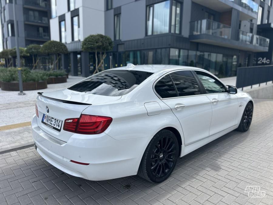 White BMW 520 2012 in Kaunas, with an engine capacity of 2.00 L and mileage of 345 thousand km for 8999 €, photo 17 on AUTOMOTO.COM.LV