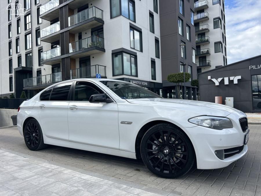 White BMW 520 2012 in Kaunas, with an engine capacity of 2.00 L and mileage of 345 thousand km for 8999 €, photo 18 on AUTOMOTO.COM.LV