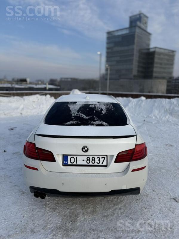 White BMW 520 2013 in Riga, with an engine capacity of 2.00 L and mileage of 325 thousand km for 10350 €, photo 4 on AUTOMOTO.COM.LV