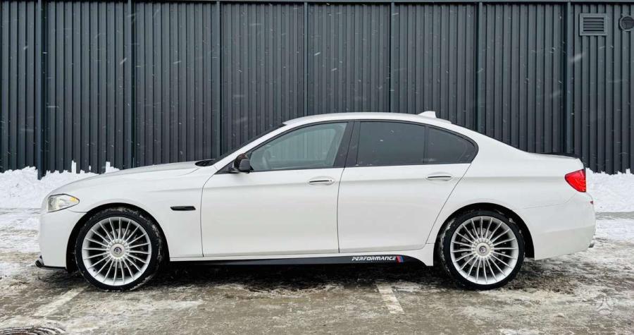 White BMW 520 2013 in Kaunas, with an engine capacity of 2.00 L and mileage of 279 thousand km for 12800 €, photo 3 on AUTOMOTO.COM.LV