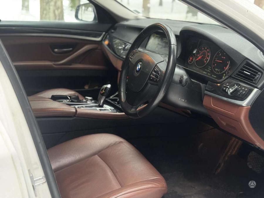 Balts BMW 520 2013 Radviliškis, ar dzinēja tilpumu 2.00 L un nobraukumu 220 tūkst. km par 3600 €, foto 7 vietnē AUTOMOTO.COM.LV