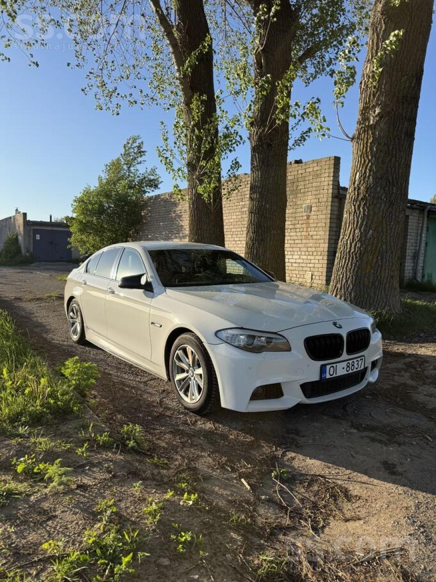 White BMW 520 2013 in Riga, with an engine capacity of 2.00 L and mileage of 330 thousand km for 9300 €, photo 1 on AUTOMOTO.COM.LV