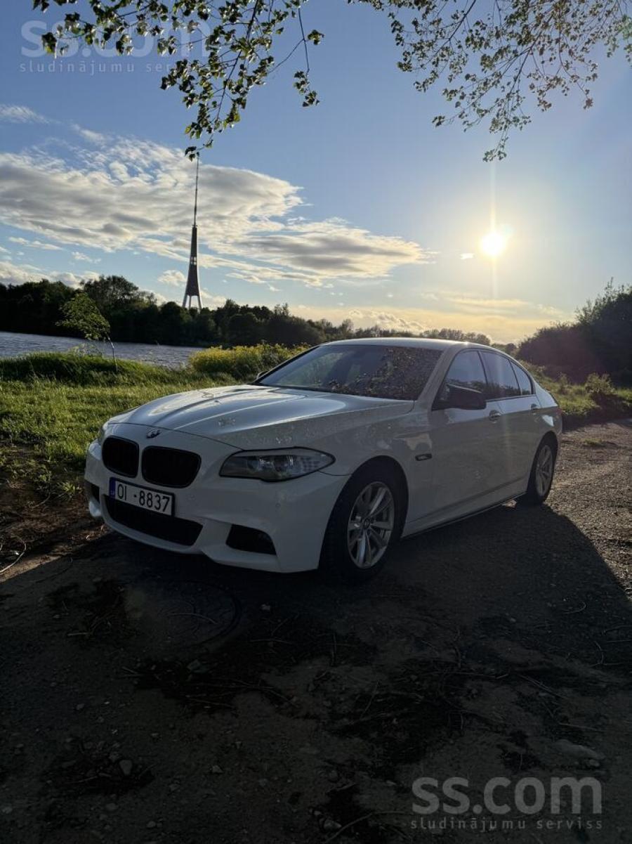 White BMW 520 2013 in Riga, with an engine capacity of 2.00 L and mileage of 330 thousand km for 9300 €, photo 4 on AUTOMOTO.COM.LV