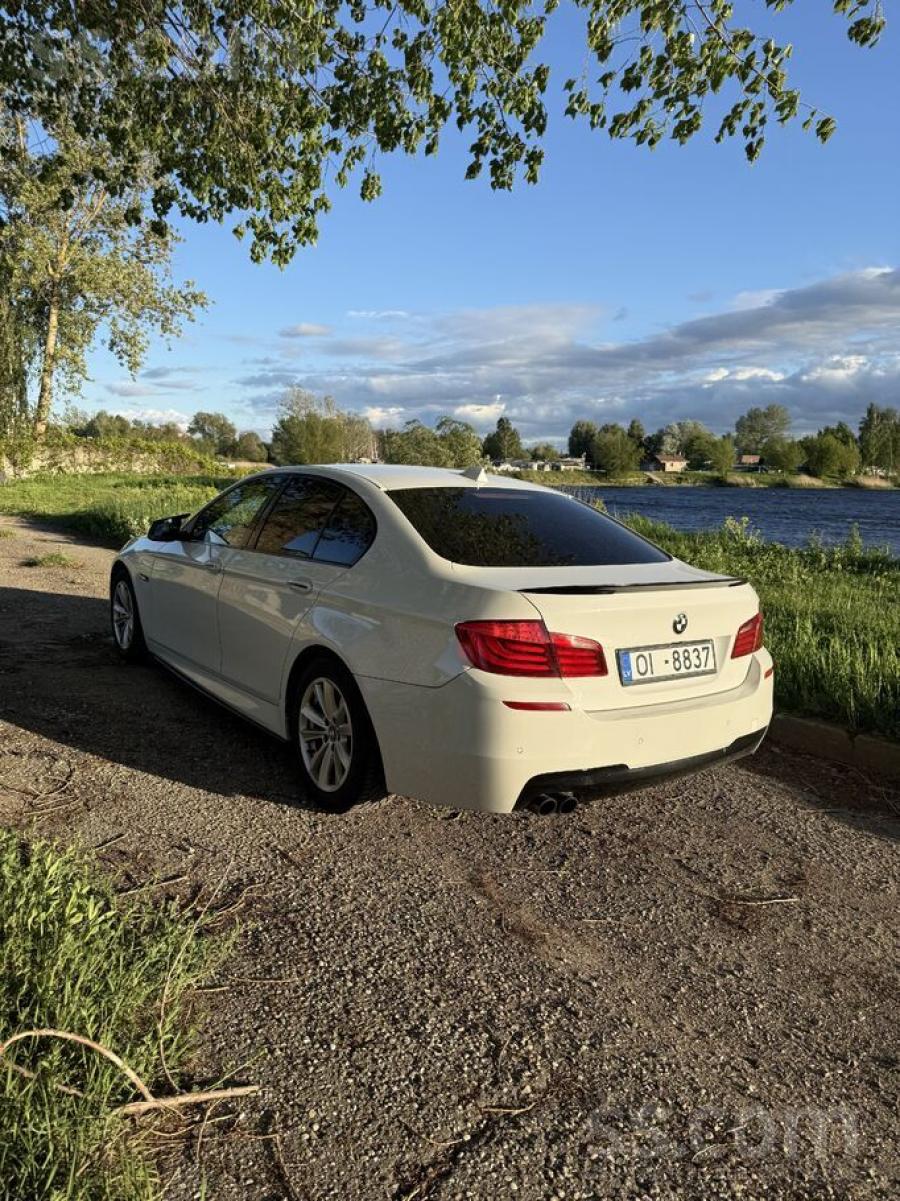 White BMW 520 2013 in Riga, with an engine capacity of 2.00 L and mileage of 330 thousand km for 9300 €, photo 5 on AUTOMOTO.COM.LV