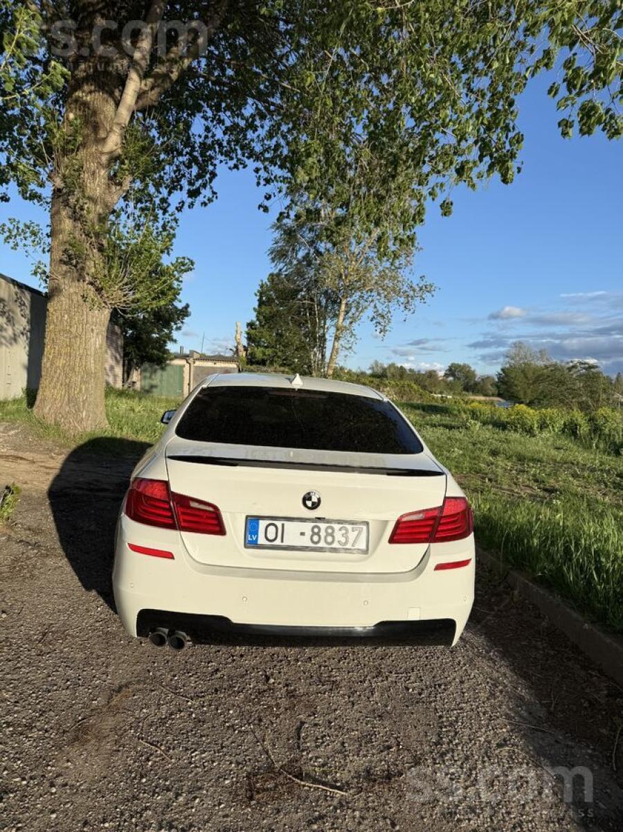 White BMW 520 2013 in Riga, with an engine capacity of 2.00 L and mileage of 330 thousand km for 9300 €, photo 7 on AUTOMOTO.COM.LV