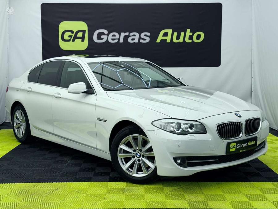 White BMW 520 2013 in Vilnius, with an engine capacity of 2.00 L and mileage of 105 thousand km for 12890 €, photo 4 on AUTOMOTO.COM.LV