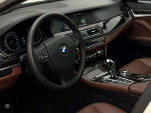 White BMW 520 2013 in Vilnius, with an engine capacity of 2.00 L and mileage of 105 thousand km for 12890 €, photo 10 on AUTOMOTO.COM.LV