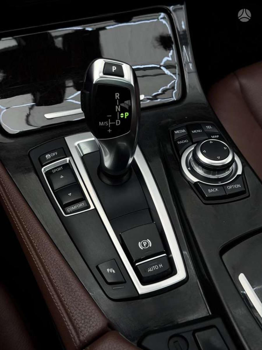 White BMW 520 2013 in Vilnius, with an engine capacity of 2.00 L and mileage of 105 thousand km for 12890 €, photo 25 on AUTOMOTO.COM.LV