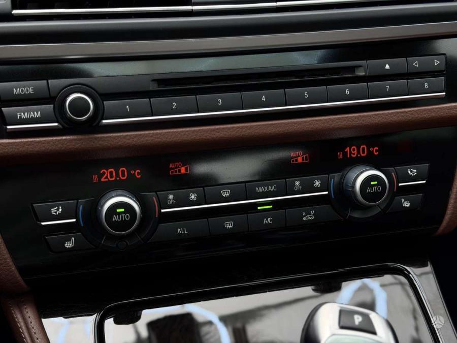 White BMW 520 2013 in Vilnius, with an engine capacity of 2.00 L and mileage of 105 thousand km for 12890 €, photo 26 on AUTOMOTO.COM.LV