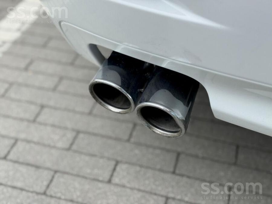 White BMW 520 2014 in Rezekne, with an engine capacity of 2.00 L and mileage of 260 thousand km for 8990 €, photo 12 on AUTOMOTO.COM.LV