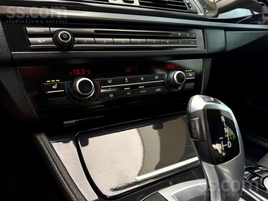 White BMW 520 2014 in Rezekne, with an engine capacity of 2.00 L and mileage of 260 thousand km for 8990 €, photo 19 on AUTOMOTO.COM.LV