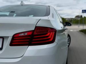 White BMW 520 2014 in Rezekne, with an engine capacity of 2.00 L and mileage of 260 thousand km for 8990 €, photo 8 on AUTOMOTO.COM.LV