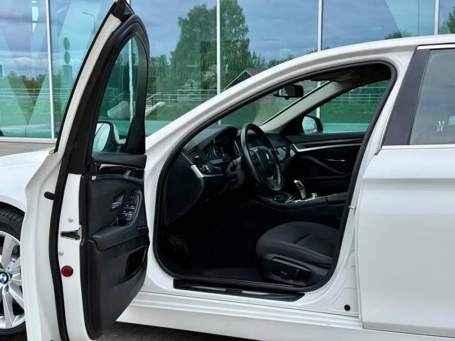 White BMW 520 2014 in Rezekne, with an engine capacity of 2.00 L and mileage of 260 thousand km for 8990 €, photo 9 on AUTOMOTO.COM.LV