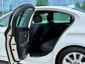 White BMW 520 2014 in Rezekne, with an engine capacity of 2.00 L and mileage of 260 thousand km for 8990 €, photo 10 on AUTOMOTO.COM.LV