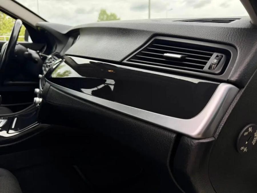 White BMW 520 2014 in Rezekne, with an engine capacity of 2.00 L and mileage of 260 thousand km for 8990 €, photo 21 on AUTOMOTO.COM.LV