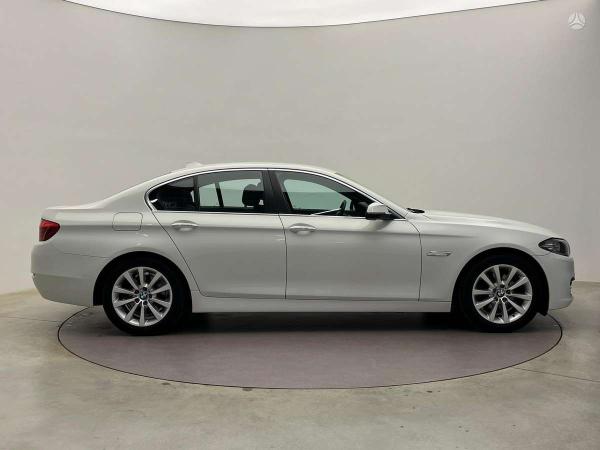 White BMW 520 2014 in Panevezys, with an engine capacity of 2.00 L and mileage of 223 thousand km for 9990 €, photo 4 on AUTOMOTO.COM.LV
