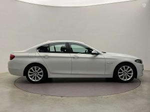 White BMW 520 2014 in Panevezys, with an engine capacity of 2.00 L and mileage of 223 thousand km for 9990 €, photo 5 on AUTOMOTO.COM.LV