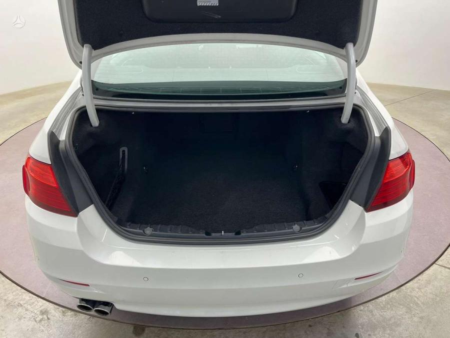 White BMW 520 2014 in Panevezys, with an engine capacity of 2.00 L and mileage of 223 thousand km for 9990 €, photo 16 on AUTOMOTO.COM.LV