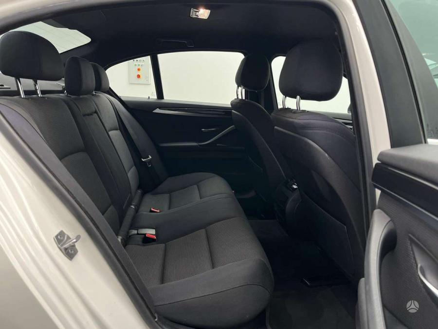 White BMW 520 2014 in Panevezys, with an engine capacity of 2.00 L and mileage of 223 thousand km for 9990 €, photo 18 on AUTOMOTO.COM.LV