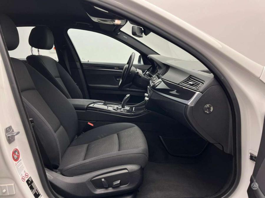White BMW 520 2014 in Panevezys, with an engine capacity of 2.00 L and mileage of 223 thousand km for 9990 €, photo 19 on AUTOMOTO.COM.LV
