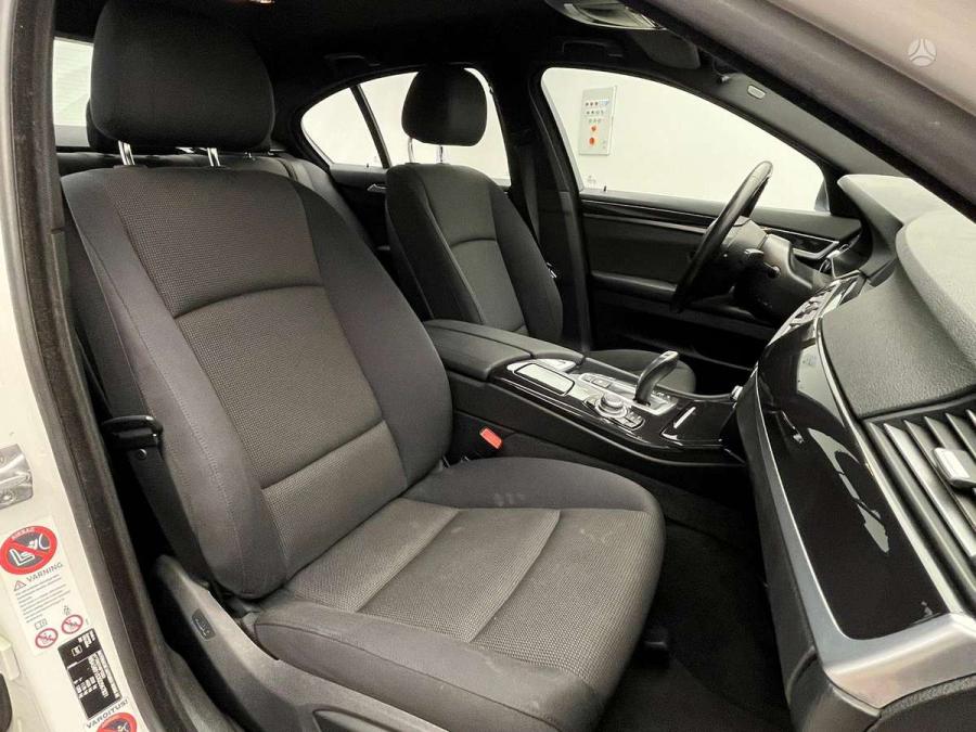 White BMW 520 2014 in Panevezys, with an engine capacity of 2.00 L and mileage of 223 thousand km for 9990 €, photo 20 on AUTOMOTO.COM.LV