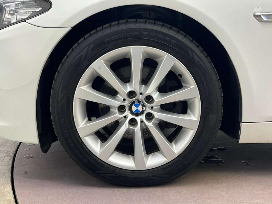 White BMW 520 2014 in Panevezys, with an engine capacity of 2.00 L and mileage of 223 thousand km for 9990 €, photo 38 on AUTOMOTO.COM.LV
