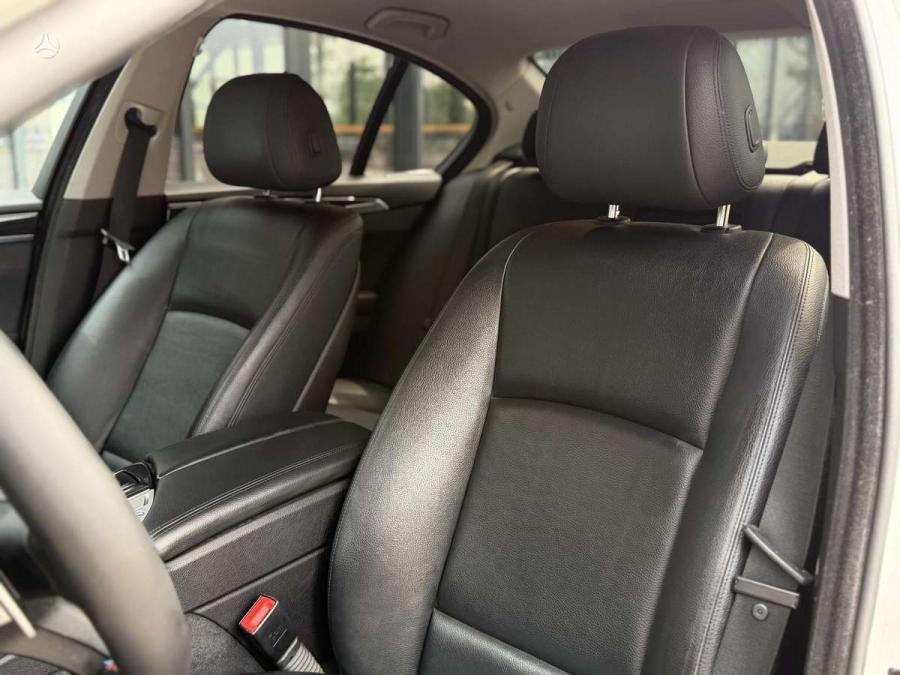 Balts BMW 520 2014 Kauņa, ar dzinēja tilpumu 2.00 L un nobraukumu 291 tūkst. km par 11290 €, foto 18 vietnē AUTOMOTO.COM.LV