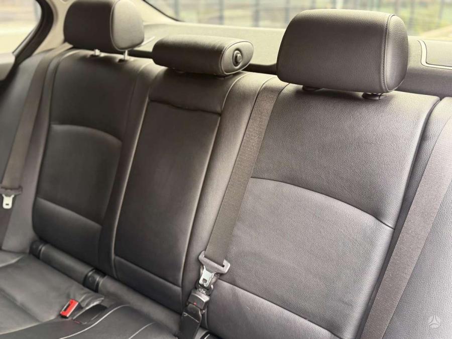 Balts BMW 520 2014 Kauņa, ar dzinēja tilpumu 2.00 L un nobraukumu 291 tūkst. km par 11290 €, foto 25 vietnē AUTOMOTO.COM.LV